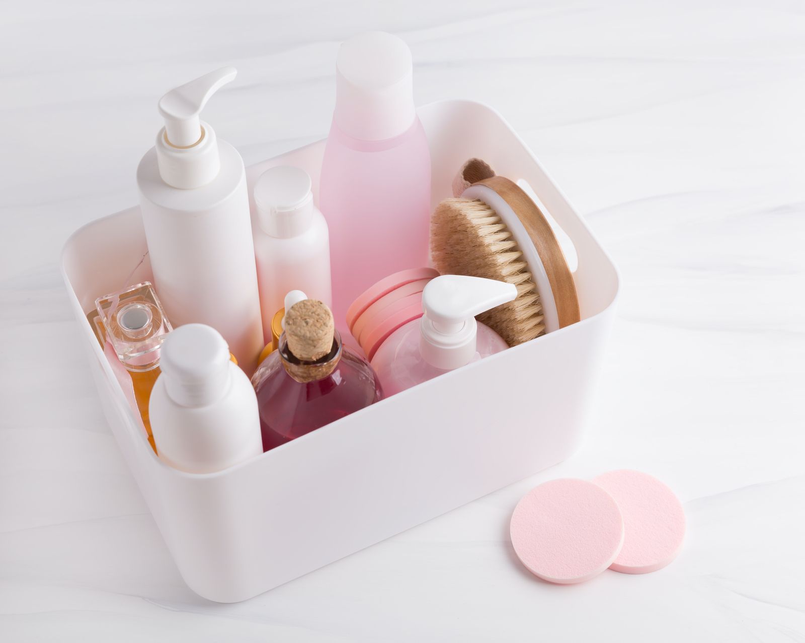 How to organize toiletries in a small bathroom | Real Homes
