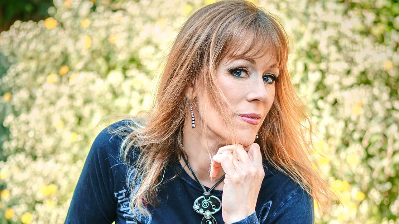 Amanda Lehmann releases video for new single, the dark, rocky The ...