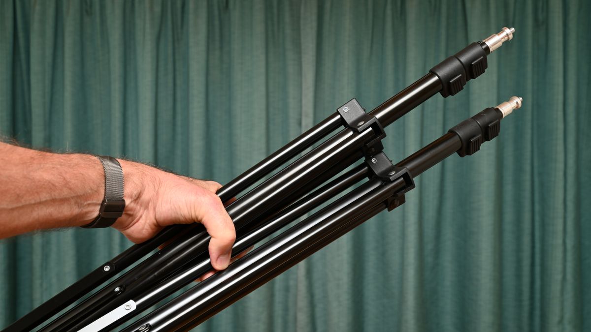 Amazon Basics Aluminum Light Stand twin pack review: so cheap it’s like ...