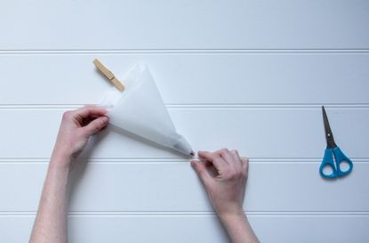How to make a piping bag | GoodtoKnow