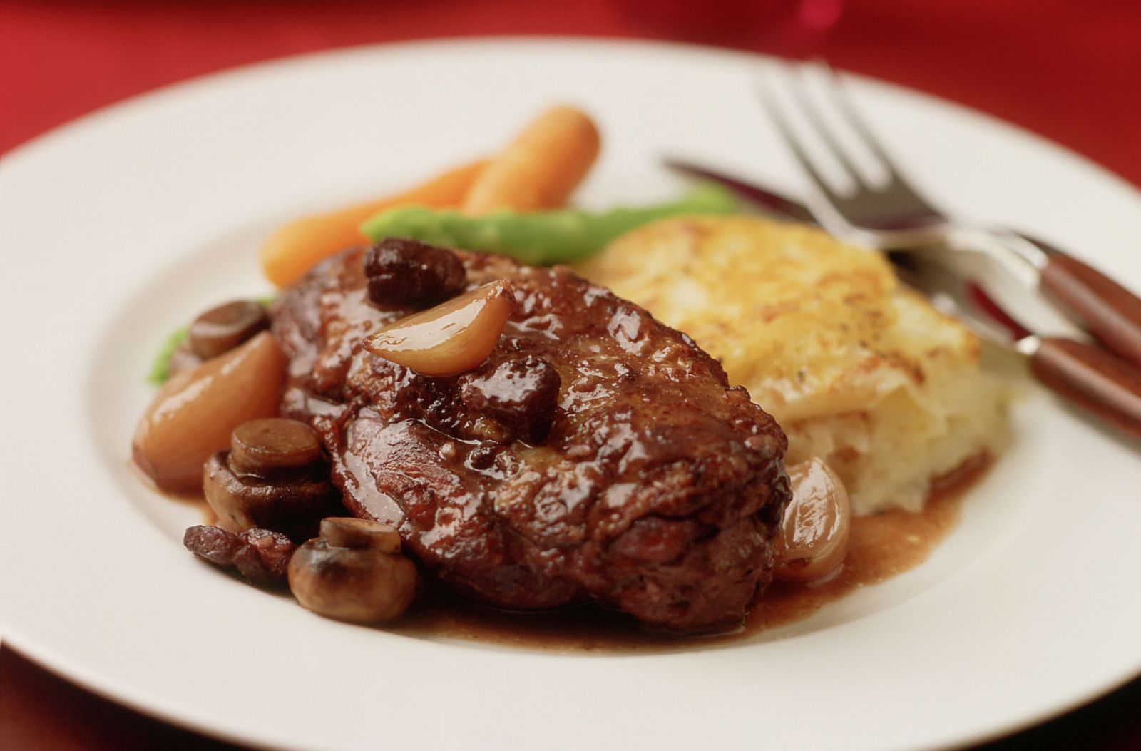 Chicken in red wine | Dinner Recipes | GoodtoKnow