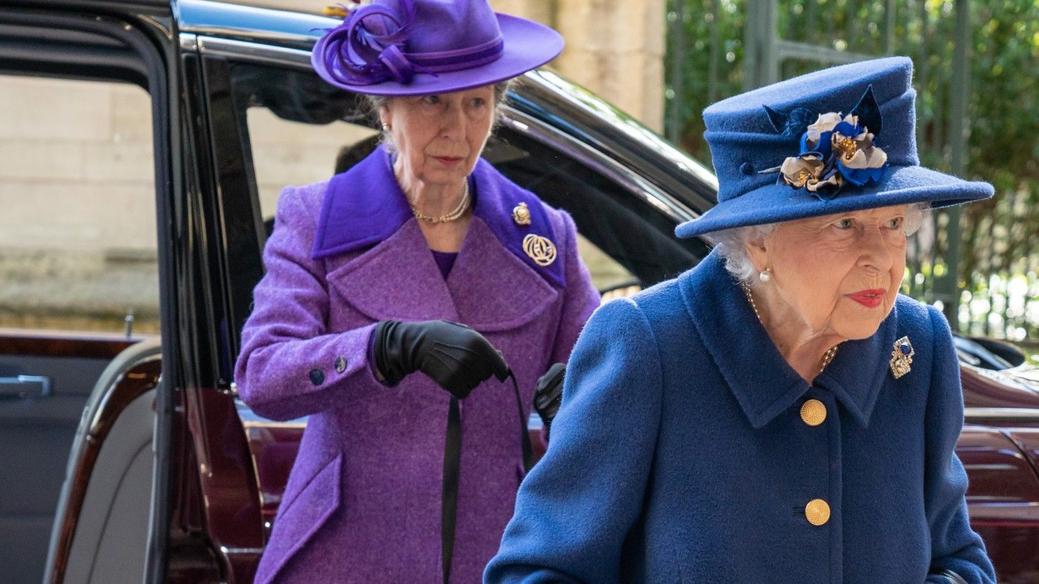 The Queen Has a Special Phone, and Always Answers for 2 Callers | Marie ...