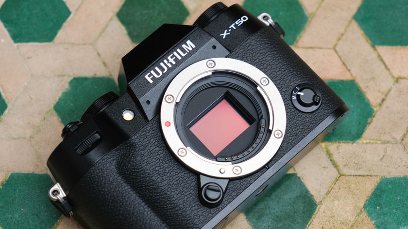 What is an anti-aliasing filter or low pass filter on a camera sensor ...