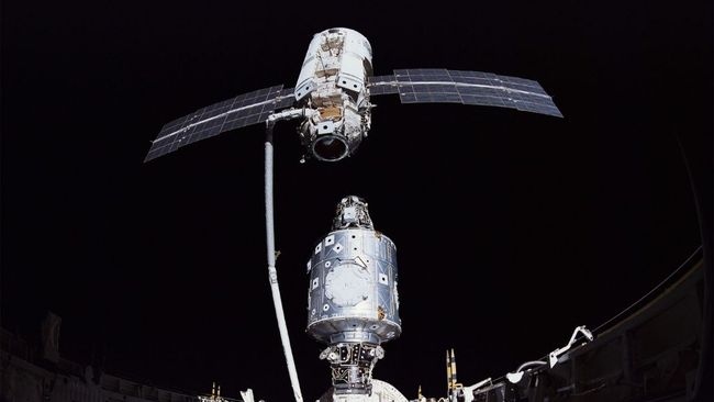 New cracks found on International Space Station | Live Science