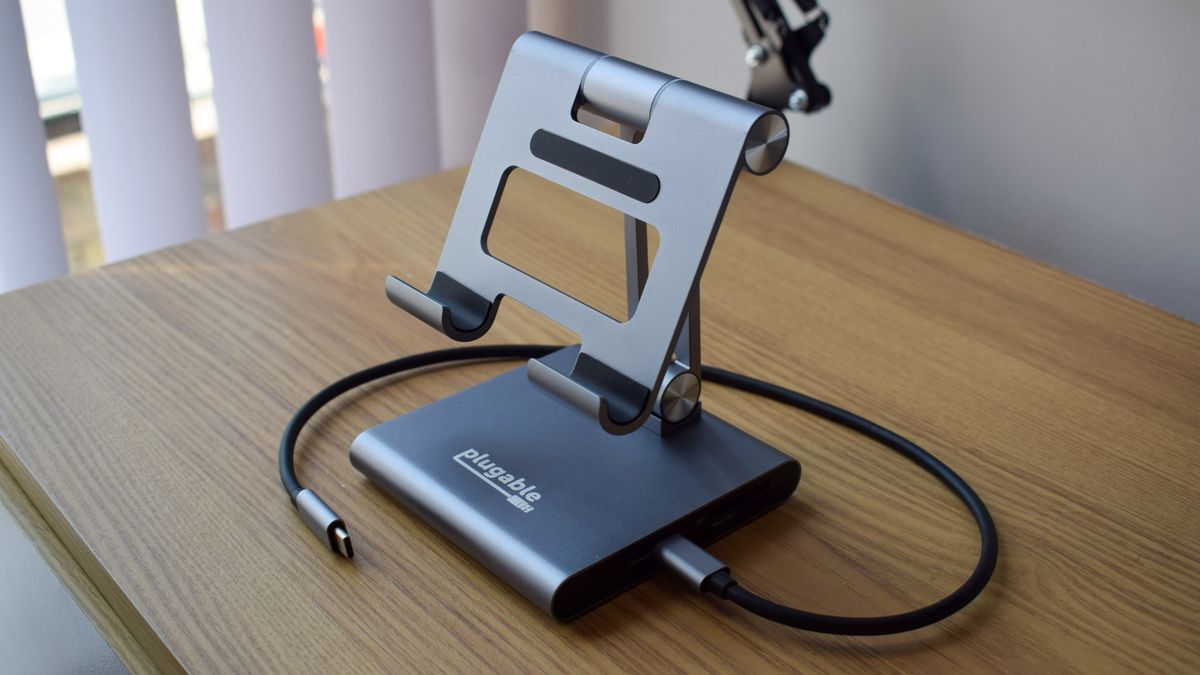 Plugable UDS-7IN1 Docking Station review: A sensational stand for ...