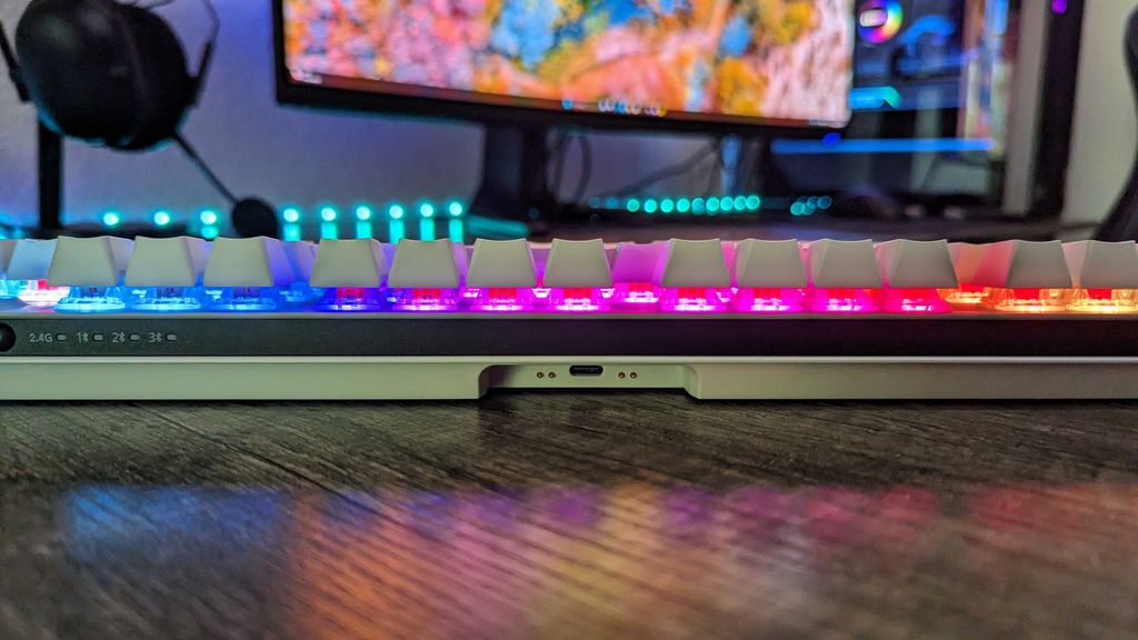 Alienware Tri-Mode Wireless Gaming Keyboard (AW920K) review: Expensive ...