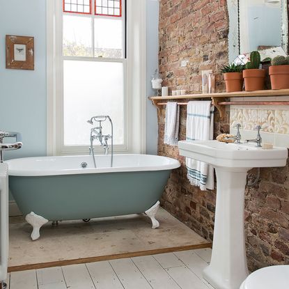 How to paint a bath- a super easy step by step guide | Ideal Home