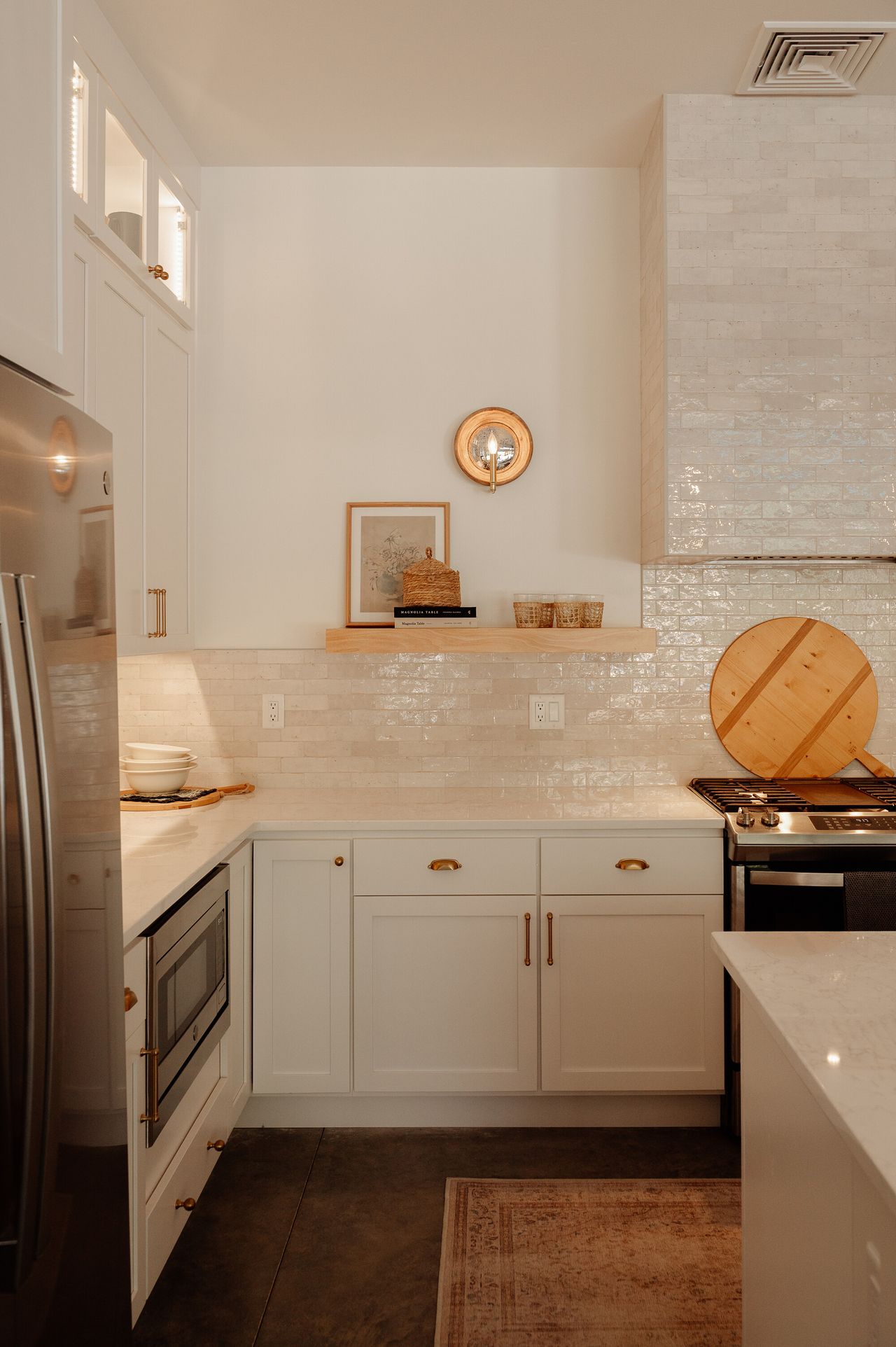 Tiled Range Hoods Are the Trend for Expensive-Looking Kitchens | Livingetc