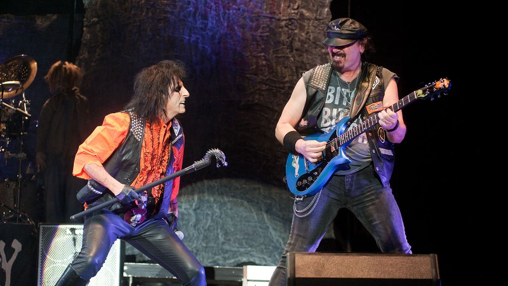 Steve Hunter on playing with Alice Cooper, Peter Gabriel and Aerosmith ...