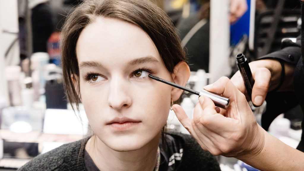 Eye Makeup for Hooded Eyes: The Tips, Tricks, and Products to Use ...