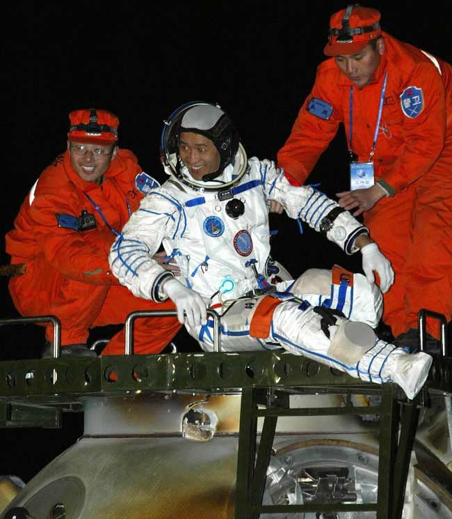 Landing Coverage for China's Shenzhou 6 Spaceflight | Space