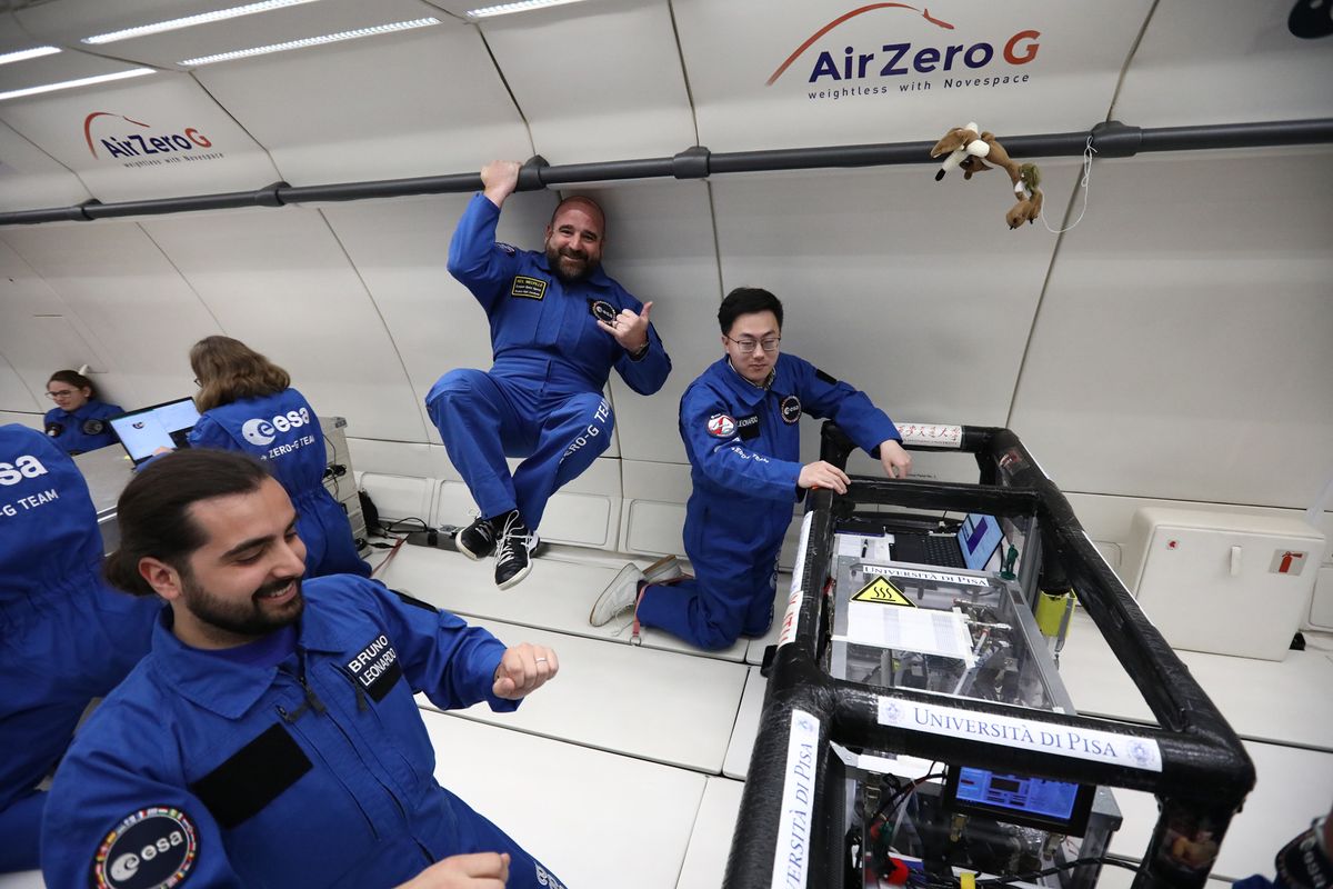 Watch scientists turn an aircraft into a moon gravity research lab ...