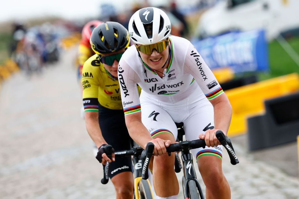 As it happened: French megastar solos to Paris-Roubaix Femmes 2025 ...