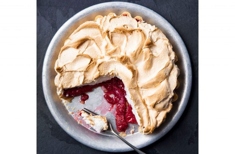 Raspberry meringue pie | Baking Recipes | GoodtoKnow