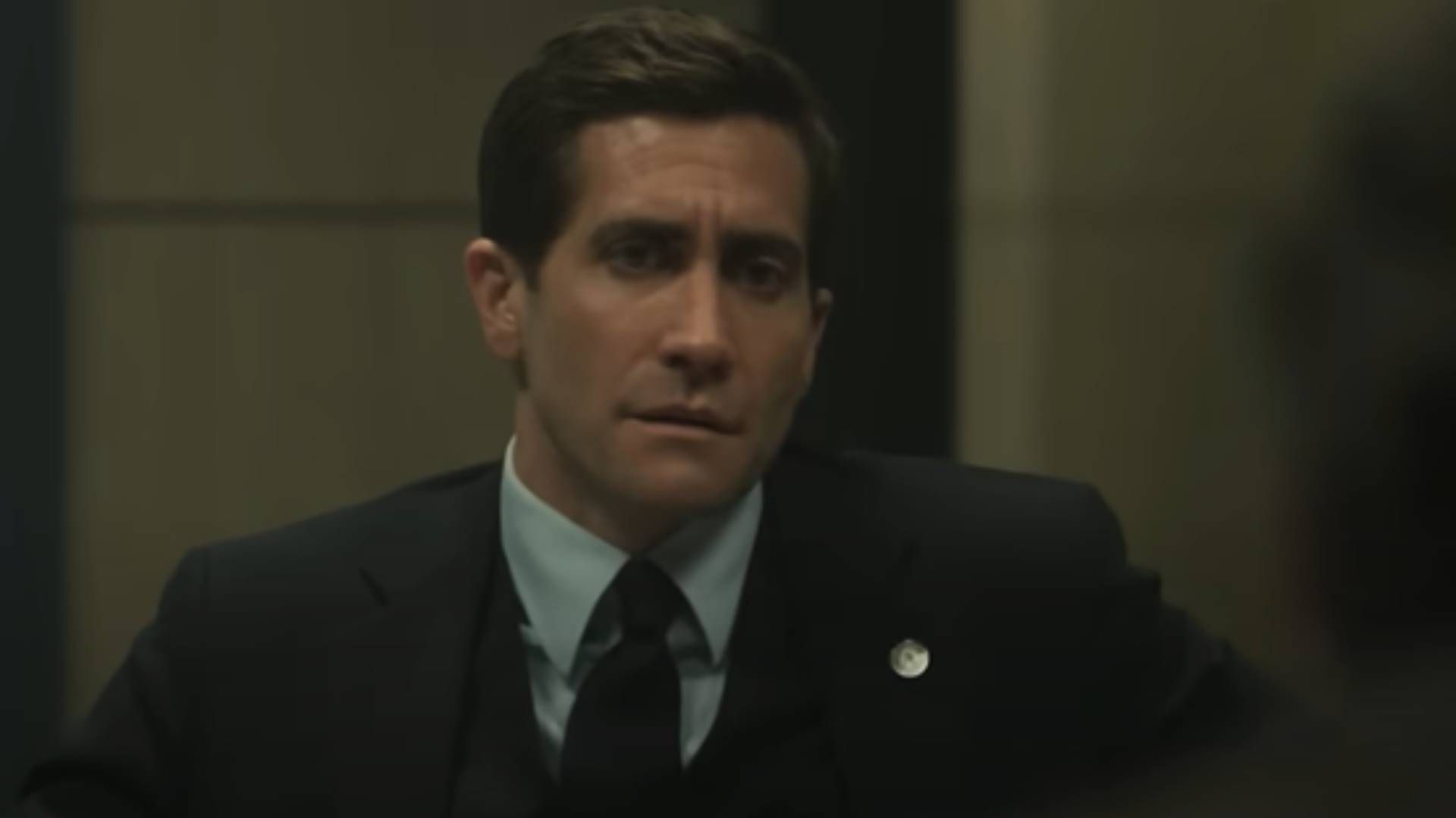 Jake Gyllenhaal takes the stand in tense new trailer for upcoming Apple ...