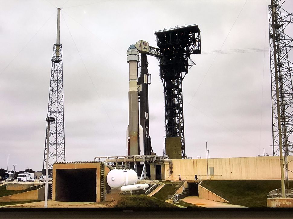 Boeing's 1st Starliner and Atlas V Rocket Arrive at Pad for Friday ...