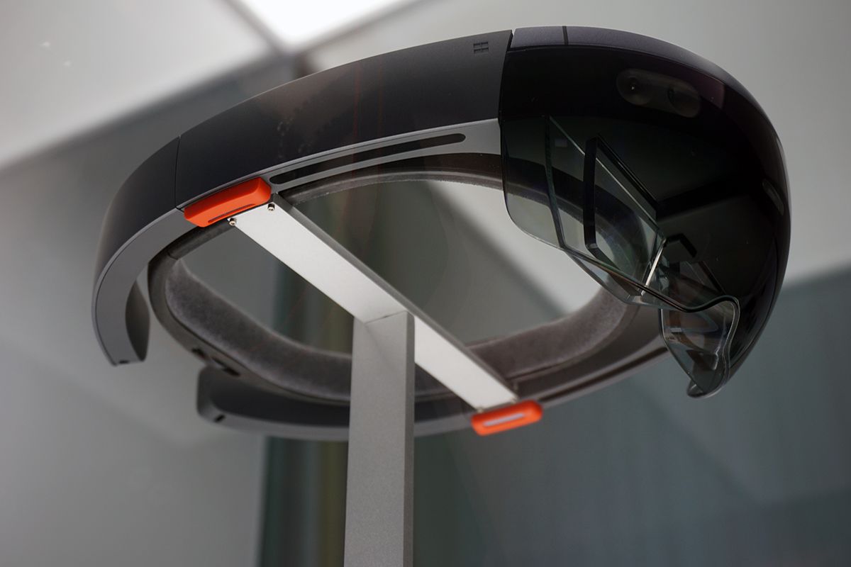 Microsoft HoloLens, Hands On: Promising Productivity, Little Panache ...