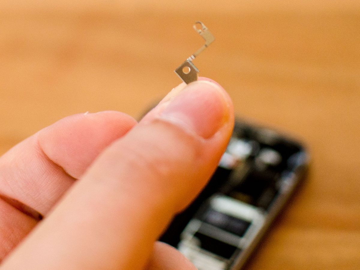 How to replace a broken vibration motor in an iPhone 5s | iMore