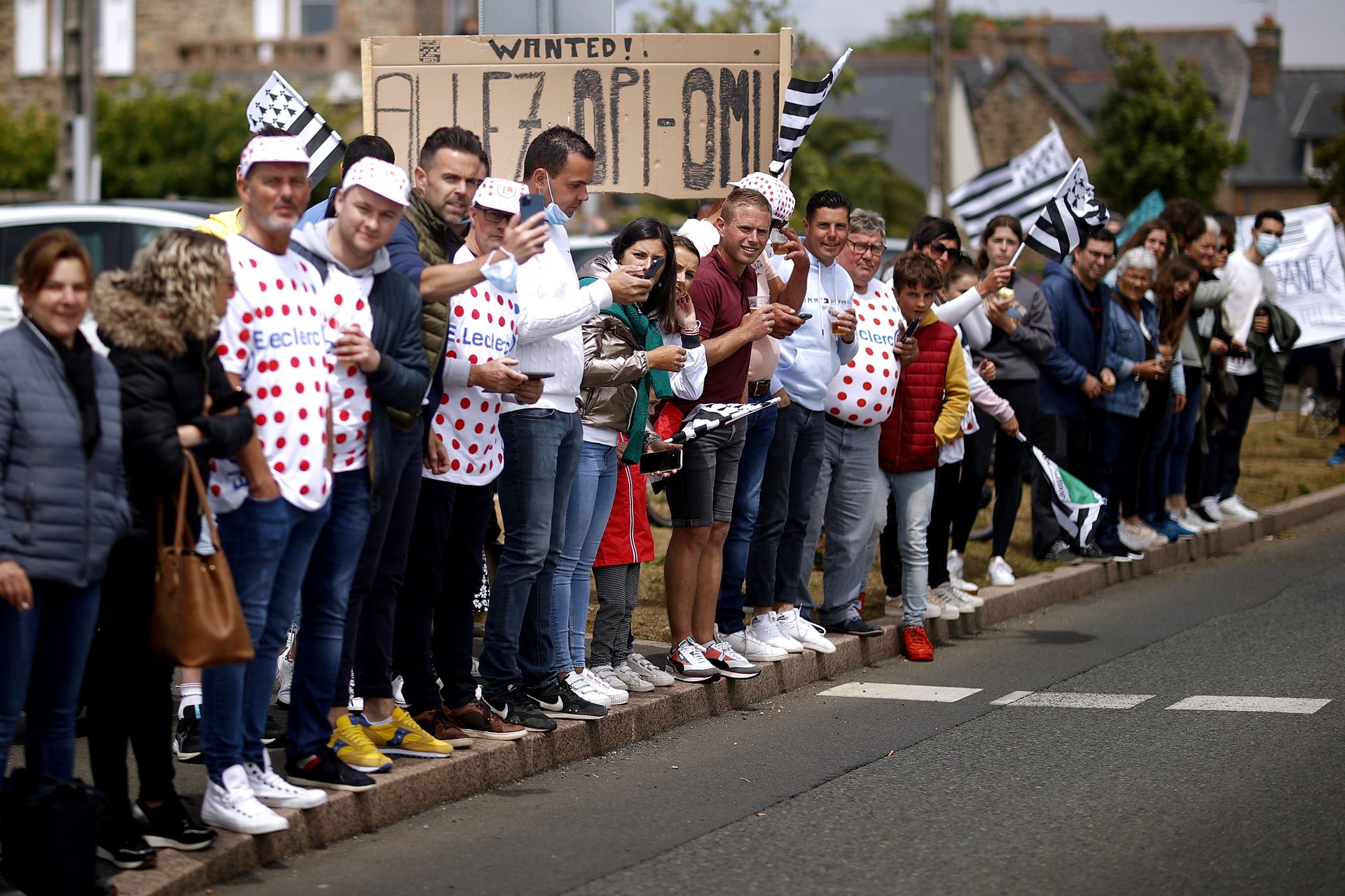 Tour de France 'Opi-Omi' spectator avoids jail sentence after causing ...