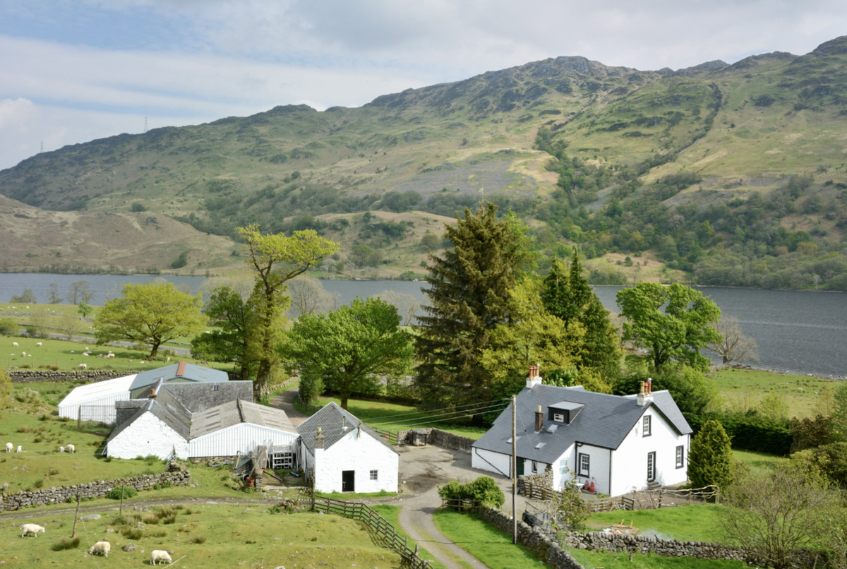 A house that comes with 3,500 acres of Loch Lomond National Park ...