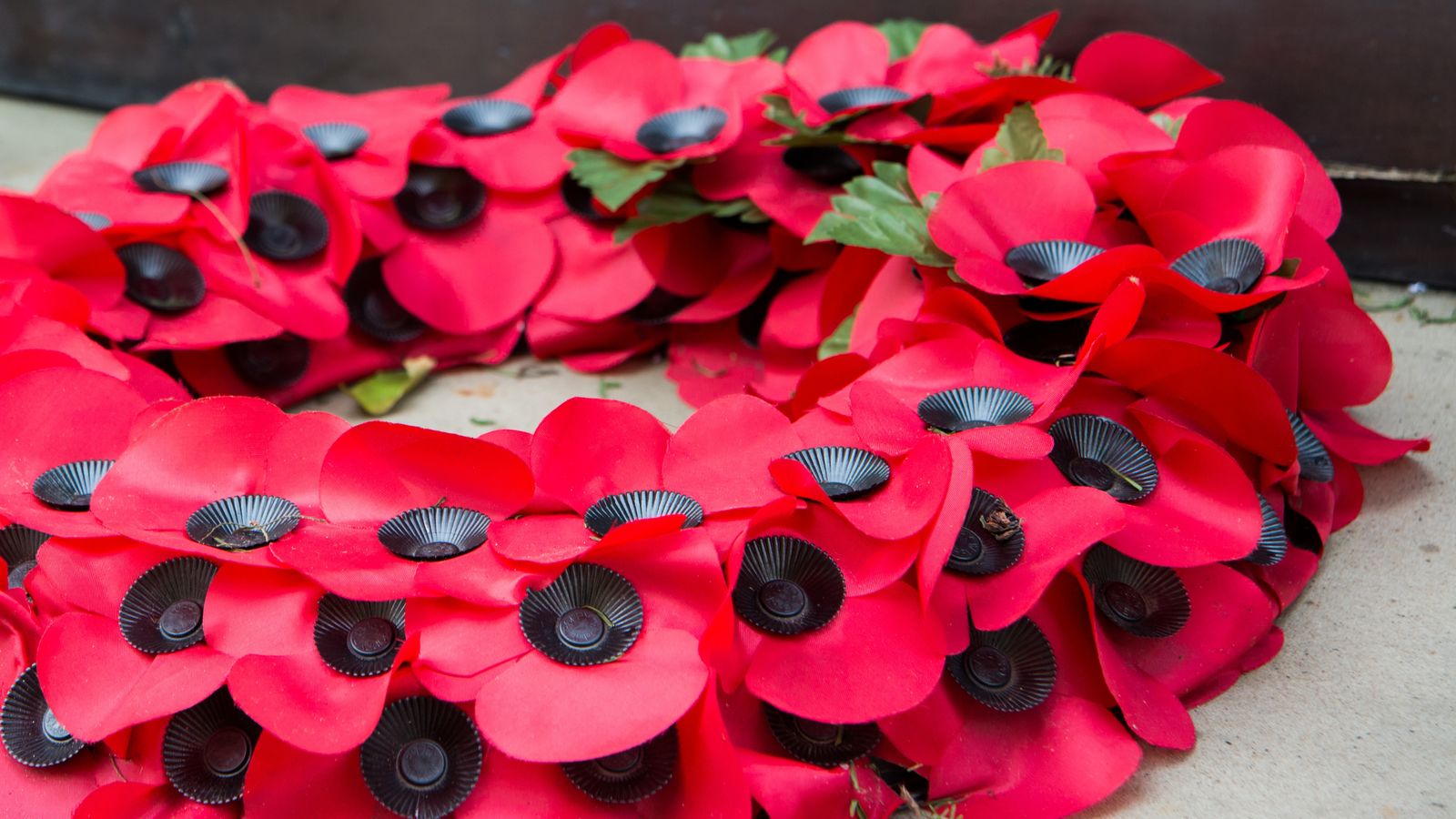 Which side do you wear a poppy on and what are different coloured ...
