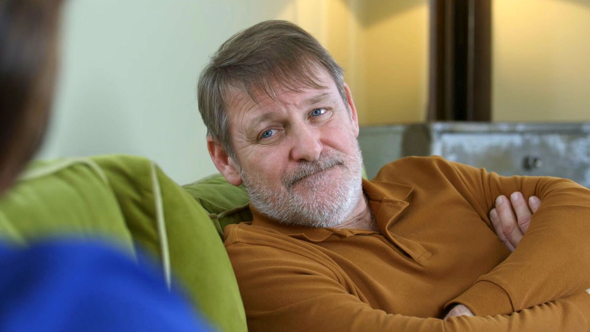 Doctors spoilers: Rob Hollins moves in with Emma! | What to Watch