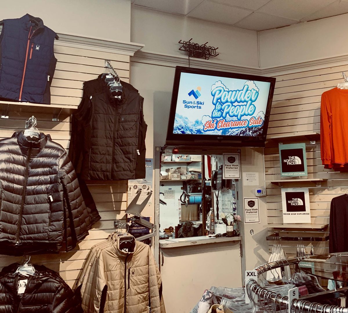 How Carousel Digital Signage Streamlines Content at 32 U.S. Sun & Ski ...