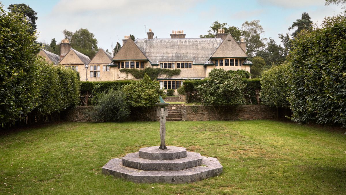 The house from Netflix’s 'The Dig' is listed for £8 million | Homes and ...
