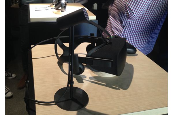 Get Your Room-Scale VR On, Pre-orders For Third Oculus Sensor Available ...