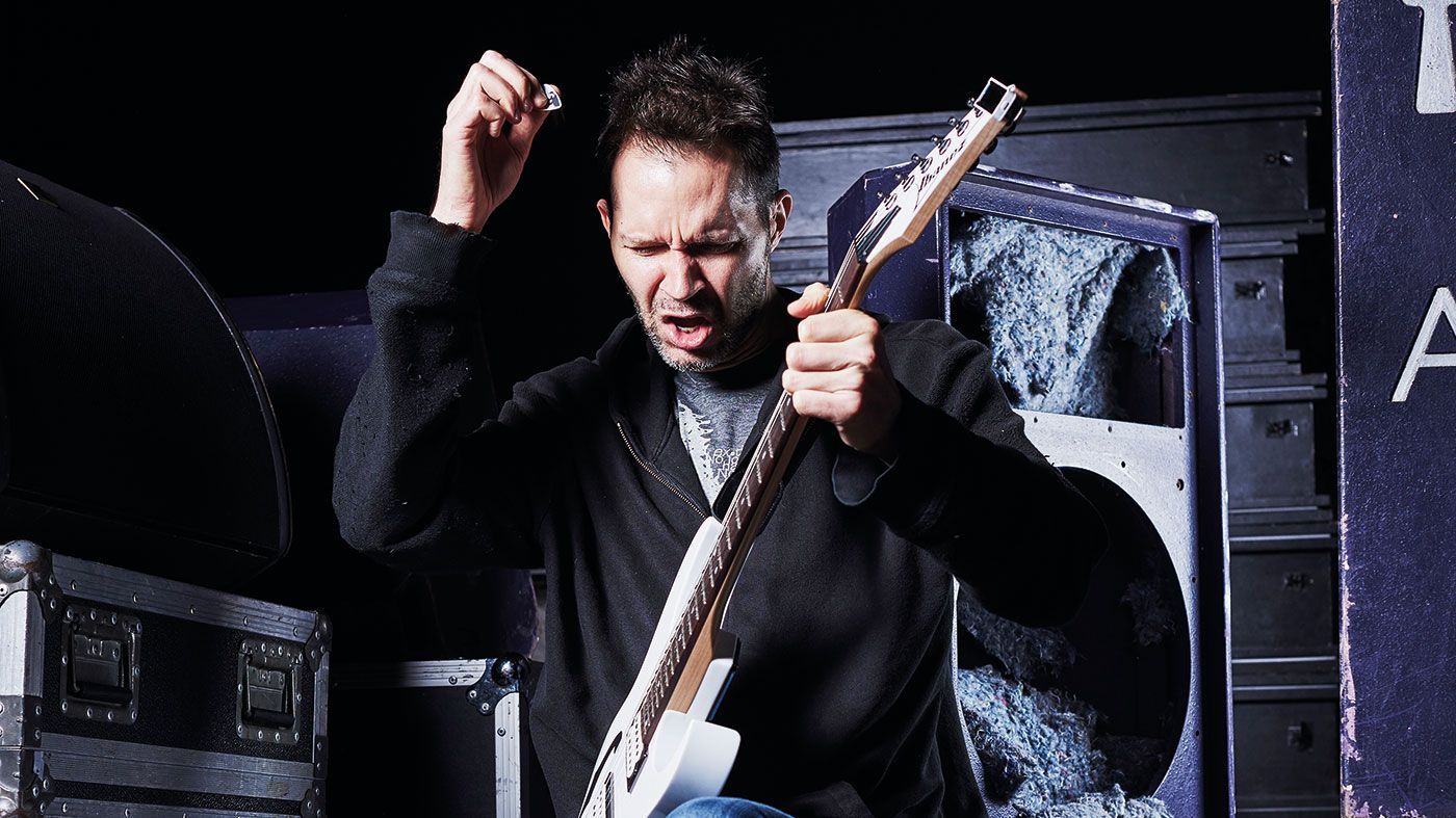 Paul Gilbert explains why he's switched to using thinner guitar picks ...