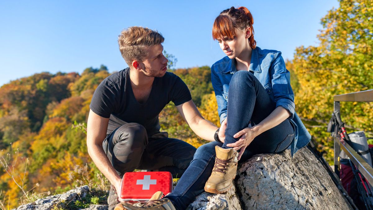 First aid kit: how to make your own kit of emergency supplies for the ...