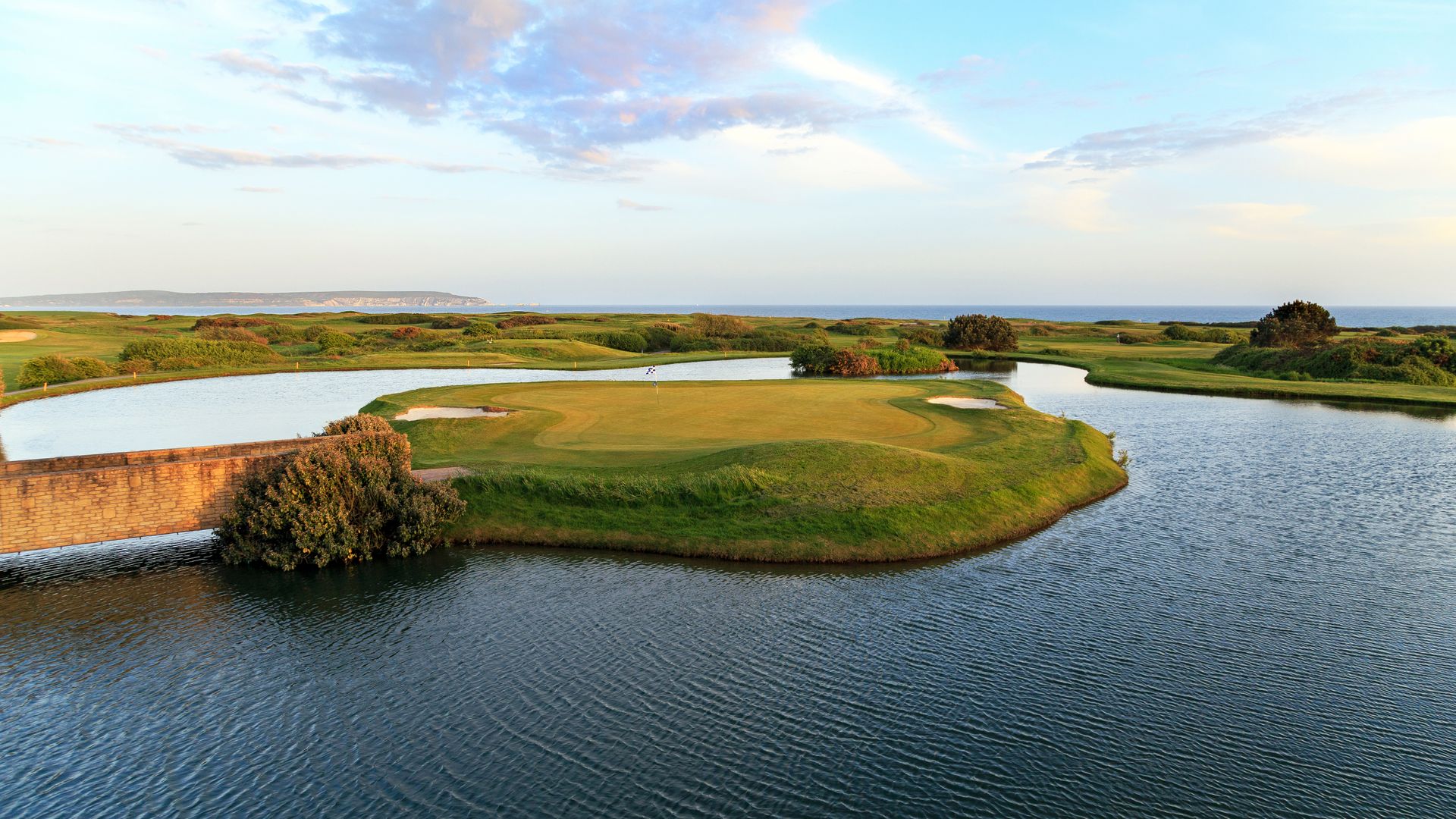 5 Of The Best Island Greens In The UK And Ireland - How Would You Get ...