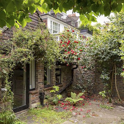 The home of legendary Vogue editor Beatrix Miller is on sale for £ ...