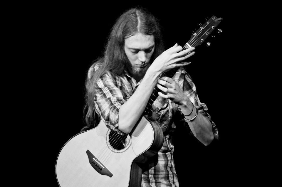 Video Finds: Mike Dawes "The Impossible" | Guitar World