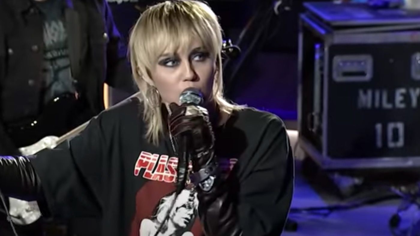 Hear Miley Cyrus’ stunning take on Doll Parts by Hole | Louder