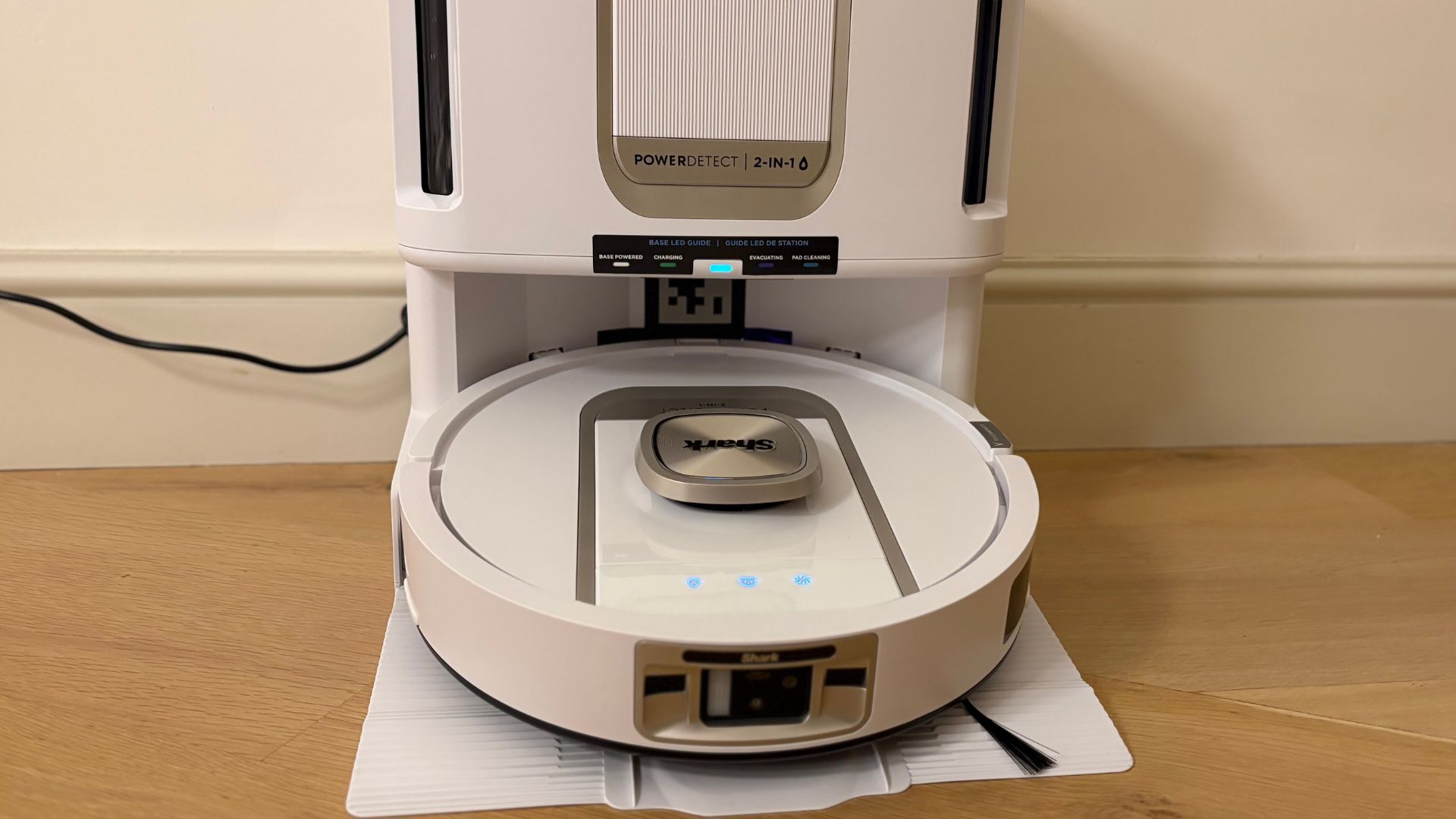 Shark PowerDetect ThermaCharged PowerDetect Robot Vacuum review | Woman ...