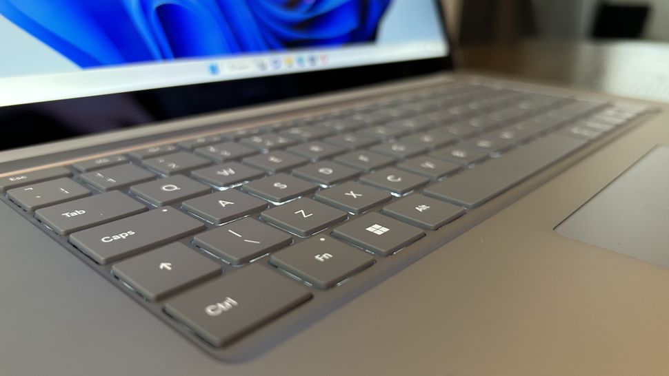 Windows 11 touch-optimized Taskbar makes its way to more Insiders ...
