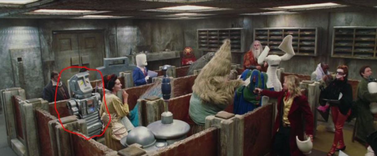 I never noticed these 9 clever Easter eggs hidden in famous movies ...