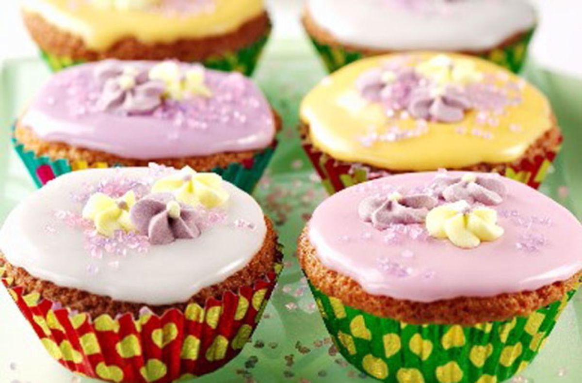 Elderflower and lemon fairy cakes | Dessert Recipes | GoodtoKnow