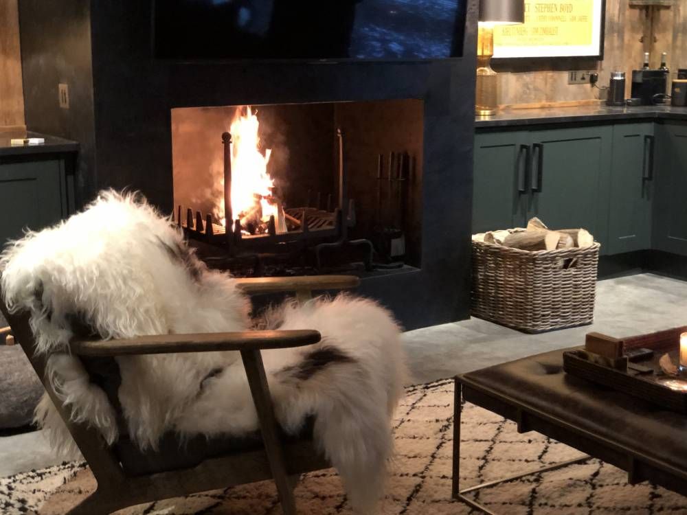 You can now stay at this incredible lion lodge - and it's in the UK ...