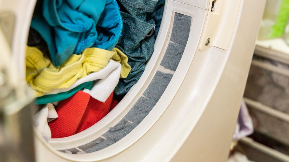 How to wash clothes in a washing machine (with expert tips) | Top Ten ...