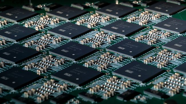 Intel’s new AI chips are 1000x faster than CPUs but there’s a catch ...