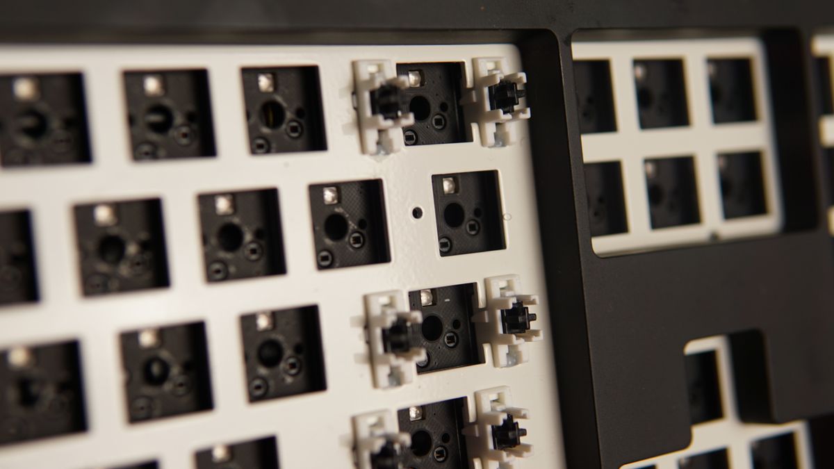 Epomaker GK108S Wireless Mechanical Keyboard Kit Review: Big Size, Low ...