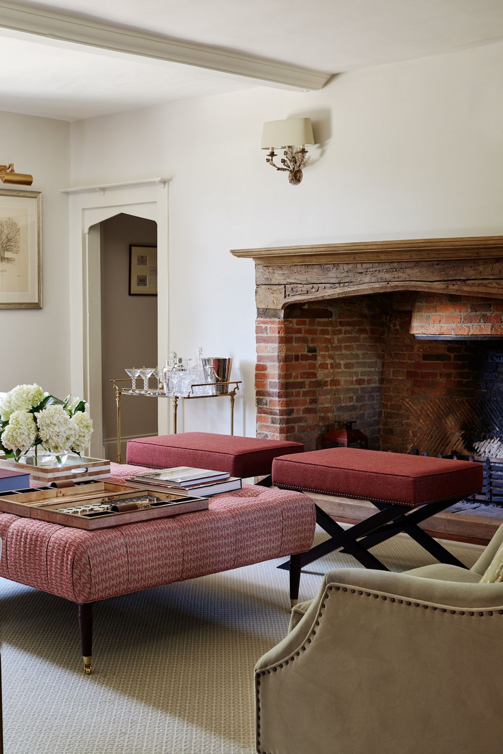How can you add extra seats to a small living room? | Homes and Gardens