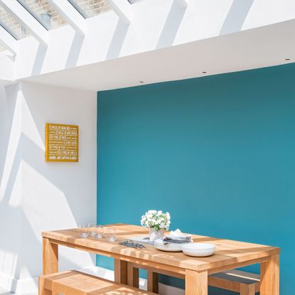 How putting kitchen foil on windows is our heatwave saviour | Ideal Home