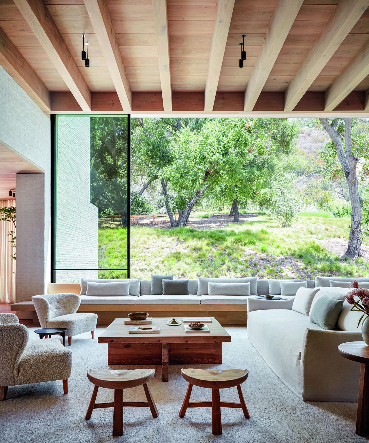 This LA home uses a neutral palette of natural materials | Homes and ...