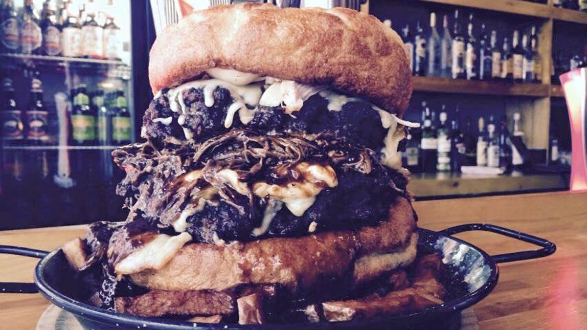 Sunday roast burger: diners defeated by 5,000-calorie meal | The Week