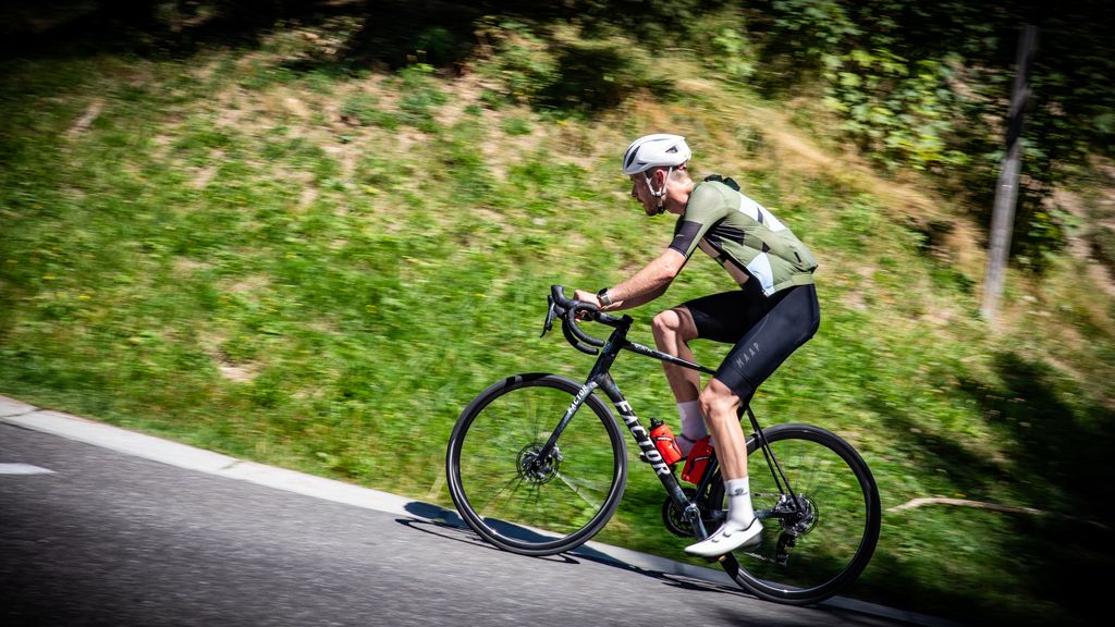 Factor O2 VAM review: A racy featherweight you'll buy with your heart ...