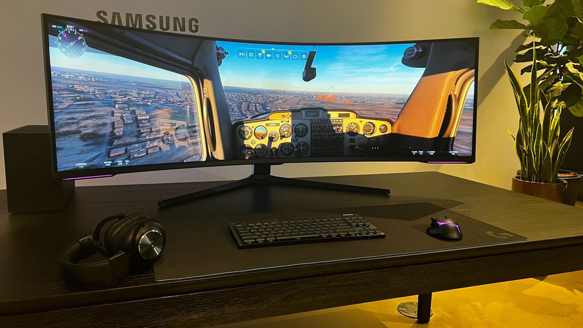 Samsung's new gigantic 57-inch gaming monitor is basically two 4K ...