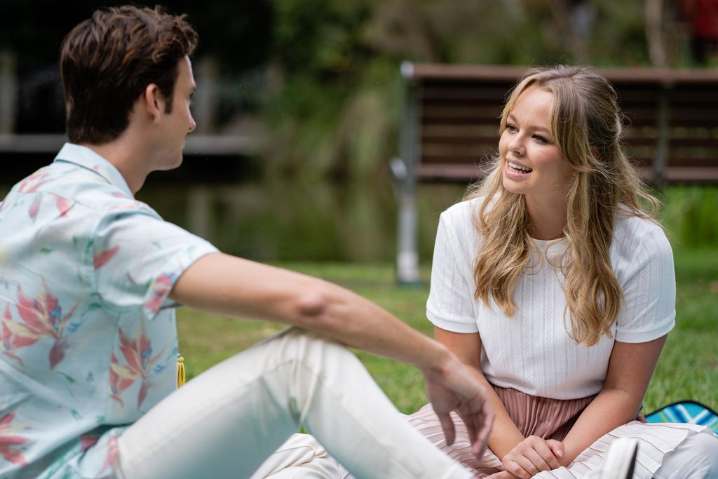Neighbours spoilers: Amy Greenwood gets HOT and BOTHERED! | What to Watch